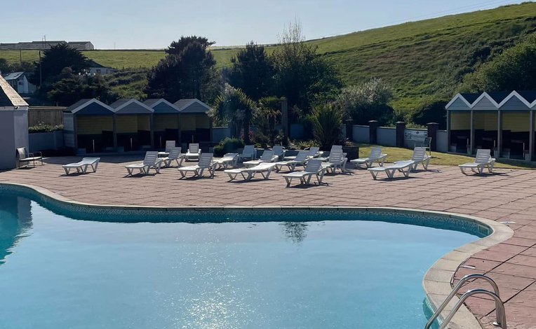 Outdoor Swimming Pools in Cornwall | Away Resorts