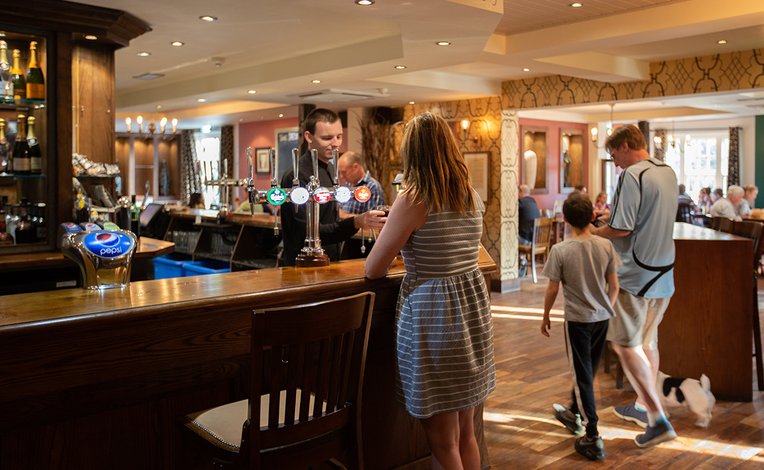 18 of the Best Pubs in Filey to Visit | Away Resorts