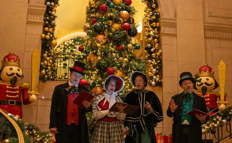 Top 20 Best Outdoor Christmas Activities | Away Resorts