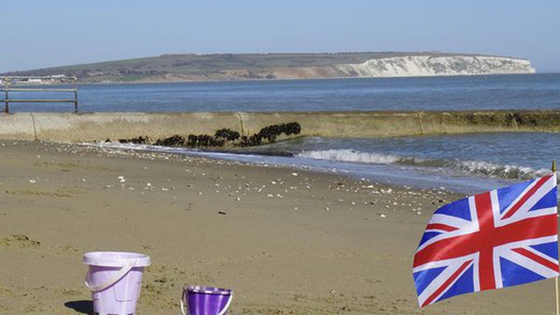 Explore Coves in the Isle of Wight| Away Resorts