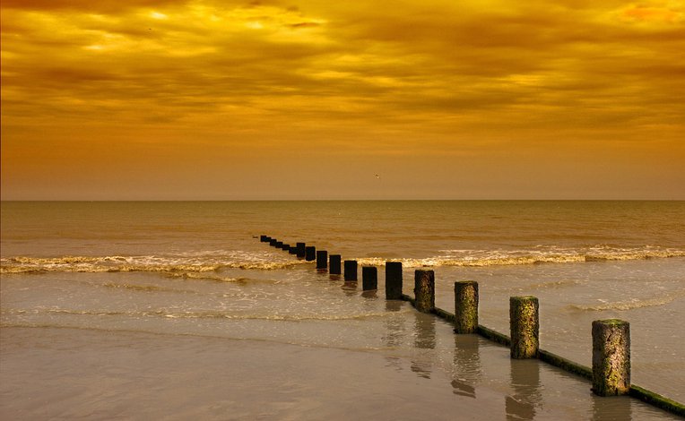 The Best Blue Flag Beaches in the UK | Away Resorts