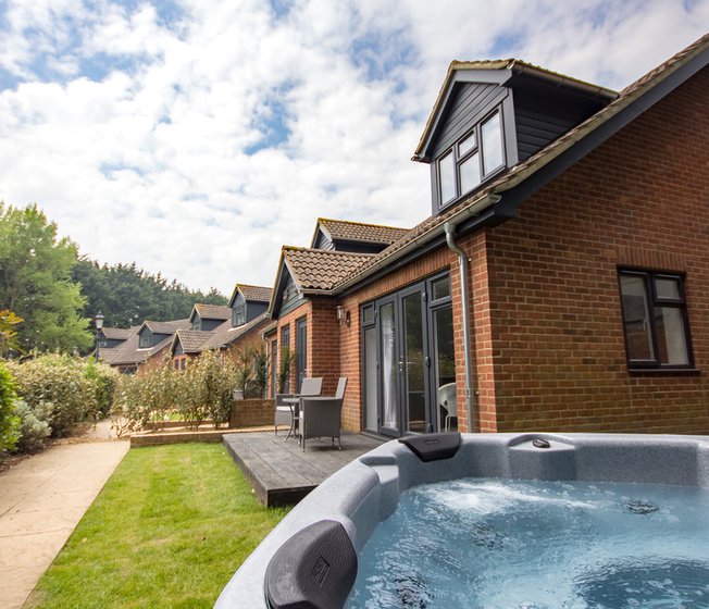 The Lakes Rookley Holiday Park| Isle of Wight | Away Resorts